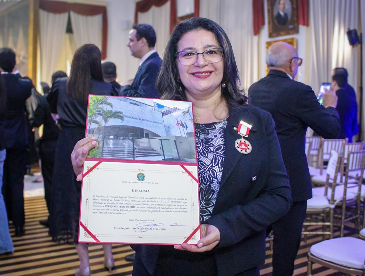 Reitora da Ufra recebe “Medalha do Mérito Eleitoral” do TRE e comunidade acadêmica reage ...